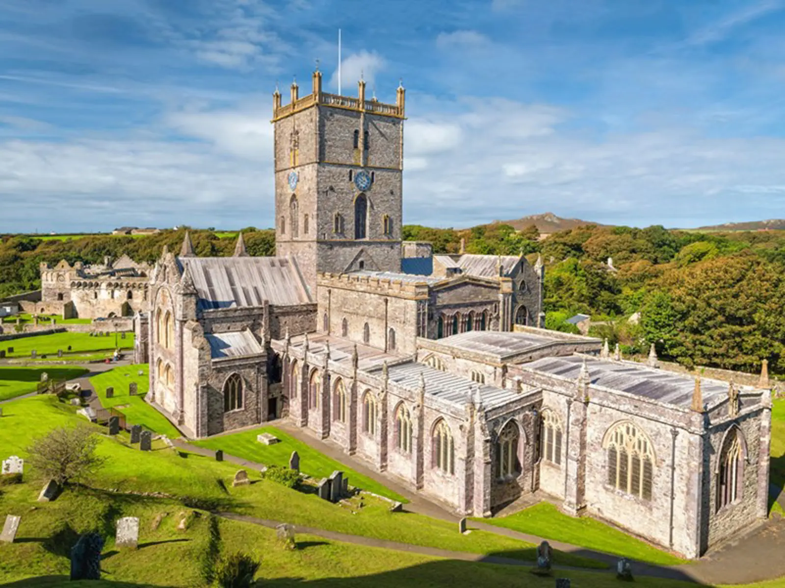 Pembrokeshire Coastal Path | Fishguard Bay Resort
